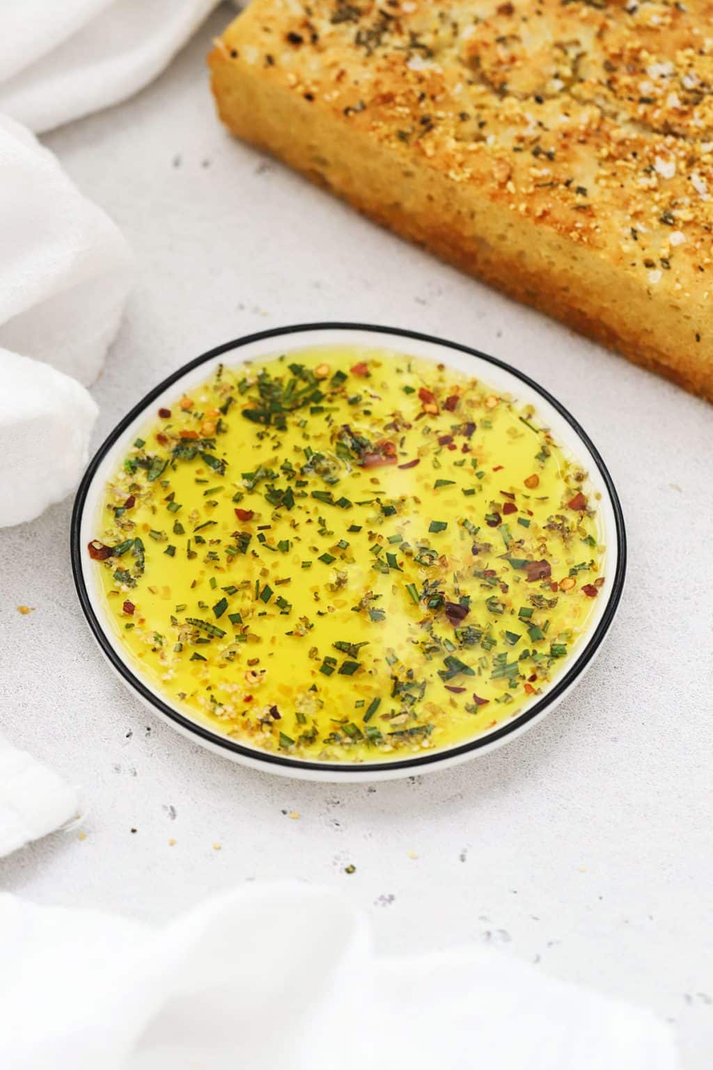 Easy Herbed Dipping Oil For Bread (Restaurant-Style)